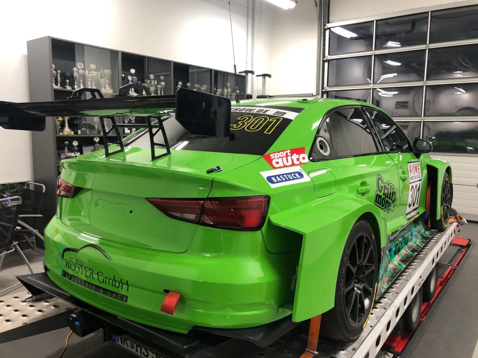 FAHRZEUGE – 2R Racing